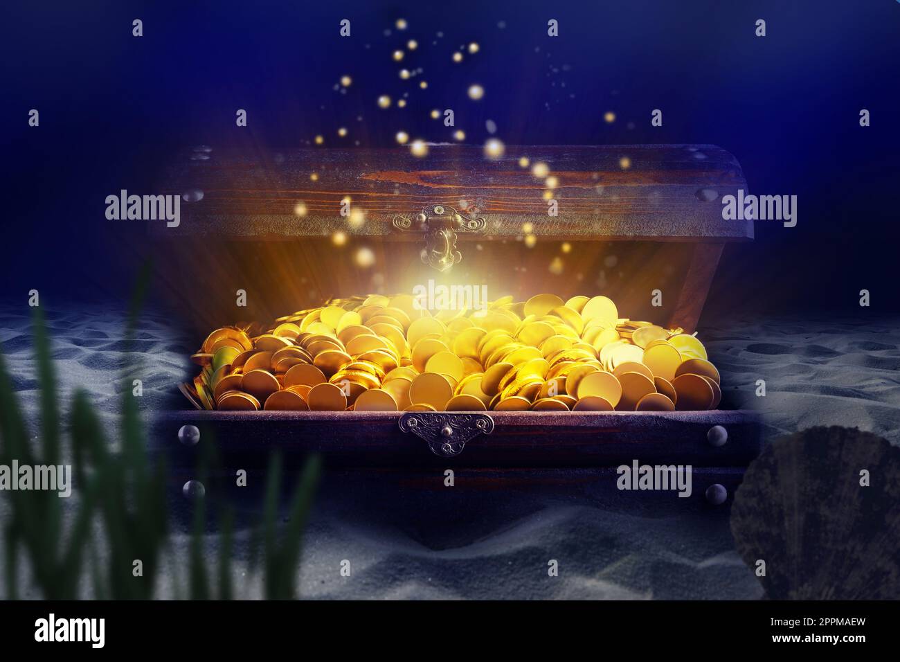 Gold treasure coins on sea hi-res stock photography and images - Alamy