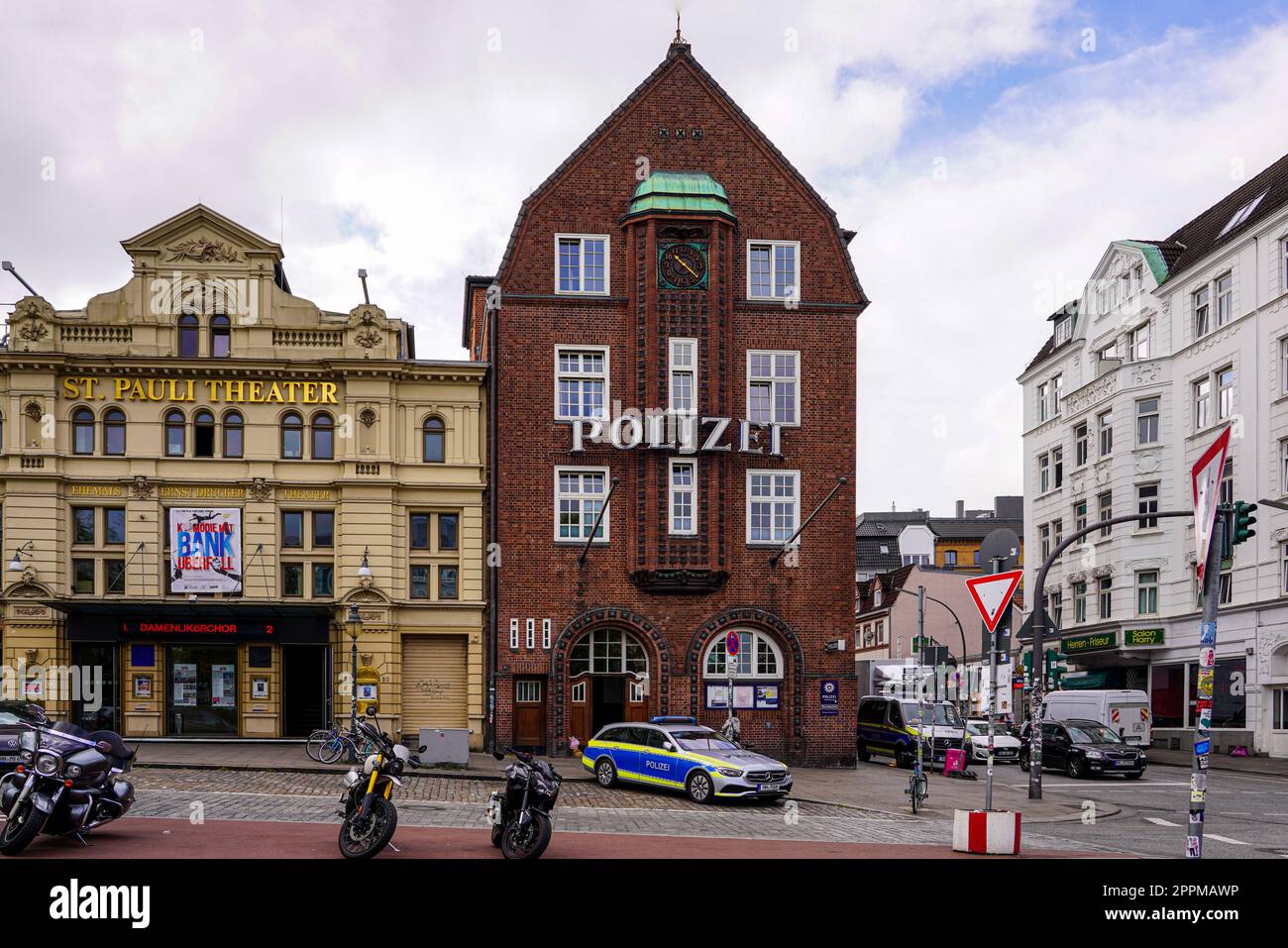 At station hamburg germany hi-res stock photography and images - Alamy
