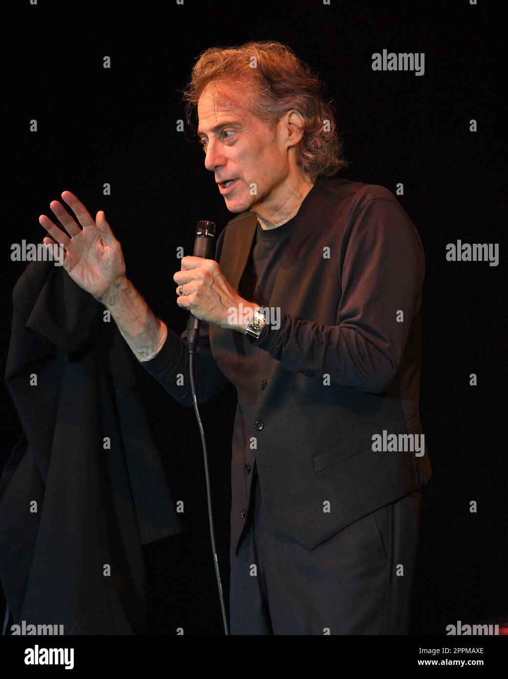 Richard lewis comedian hi-res stock photography and images - Alamy