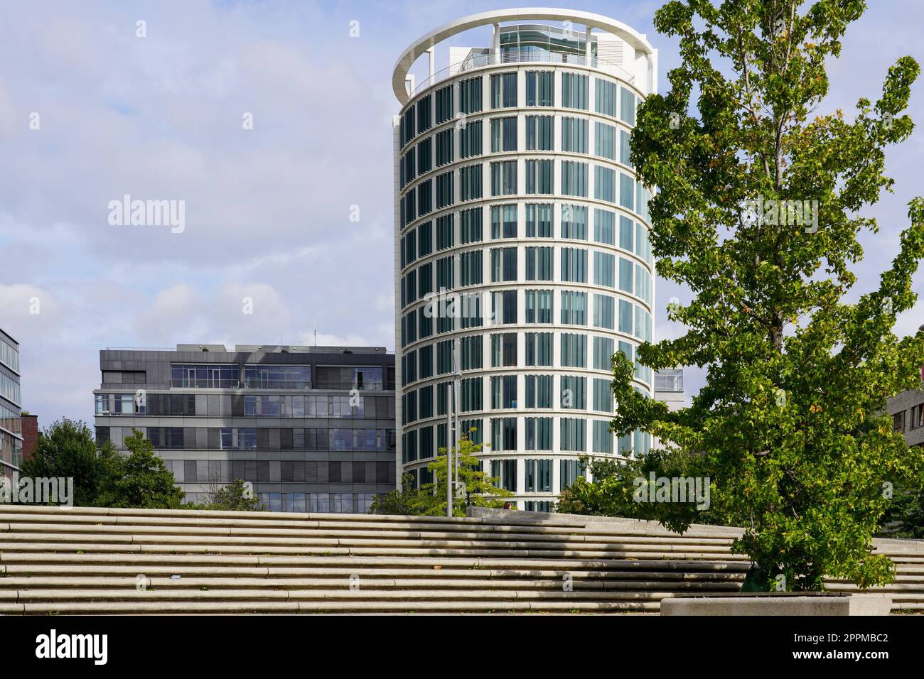 Her ellipse hi-res stock photography and images - Alamy