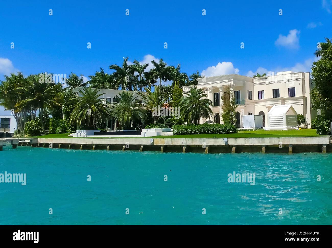 Luxurious mansion in Miami Beach, florida, U.S.A Stock Photo - Alamy