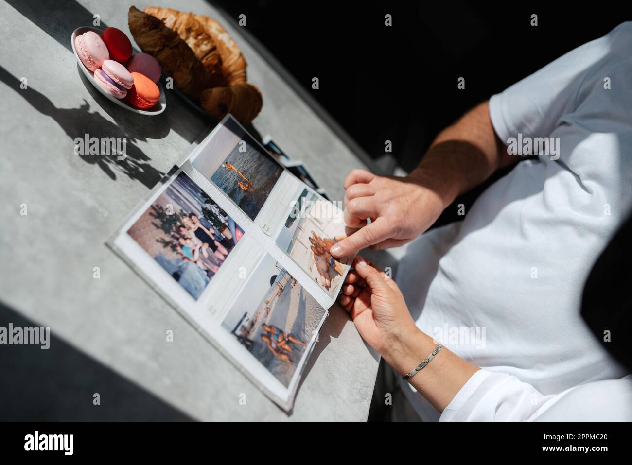 family looking at family photo album Stock Photo - Alamy
