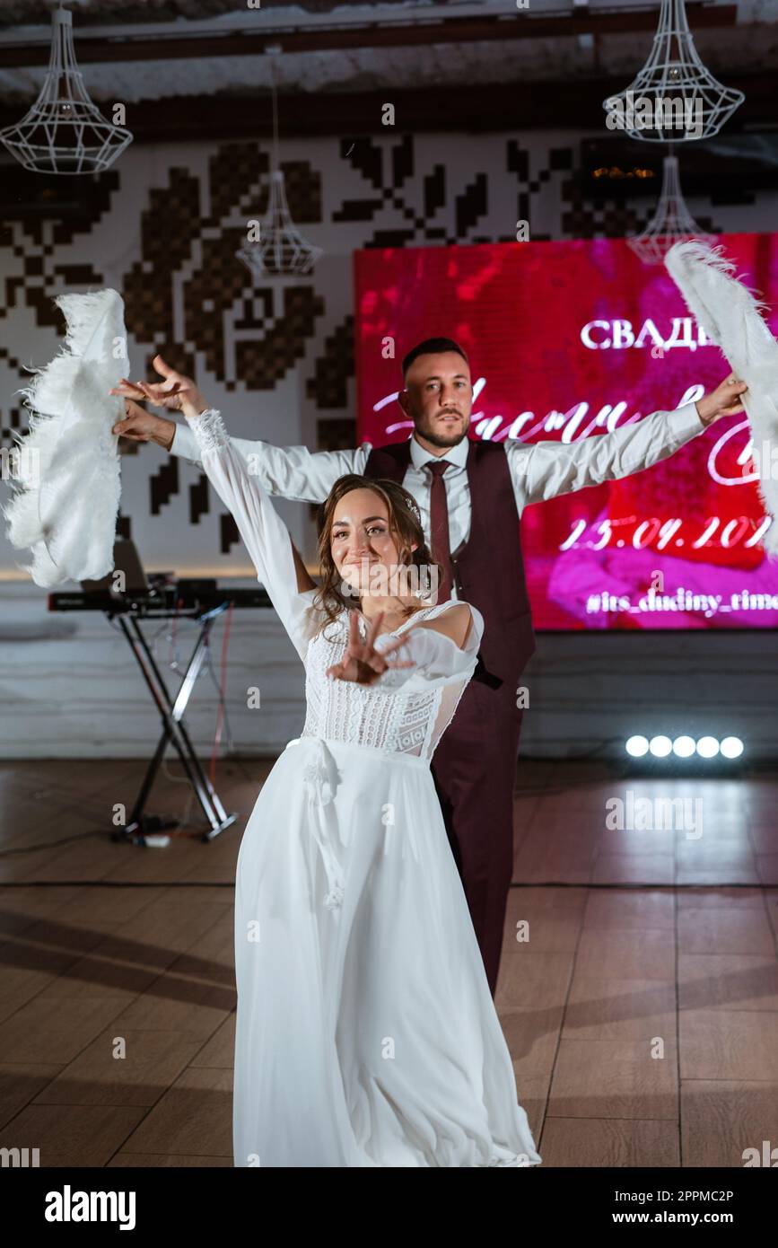 the first wedding dance of the bride and groom Stock Photo - Alamy