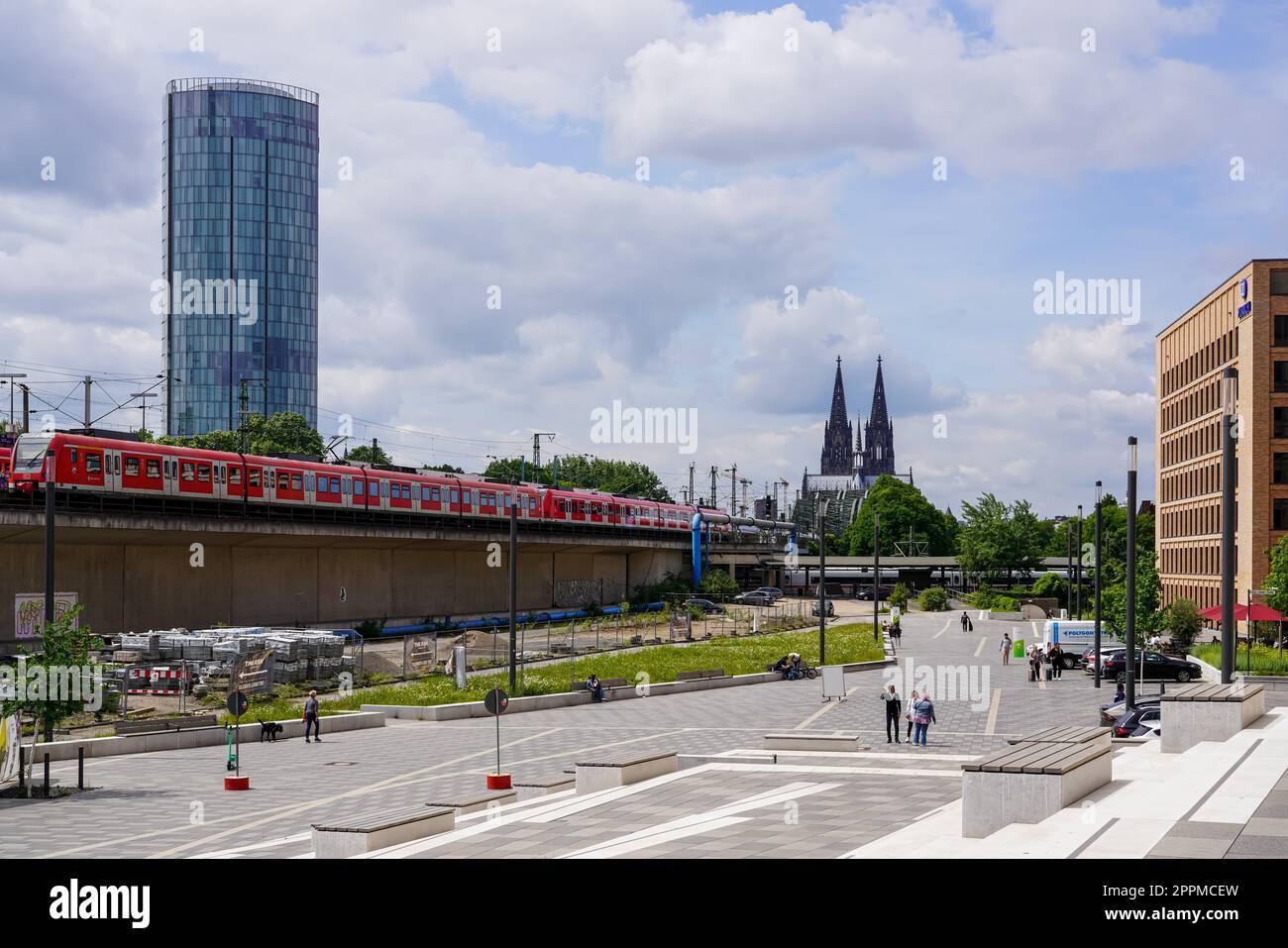 A moving train of the Deutsche Bahn passes the Cologne Triangle Tower ...