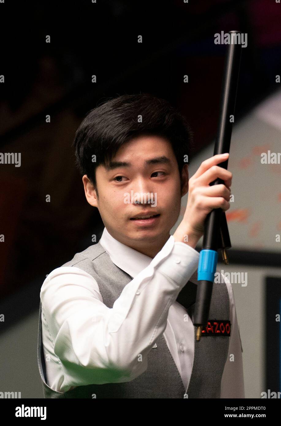 Si Jiahui celebrates victory over Robert Milkins on day ten of the ...