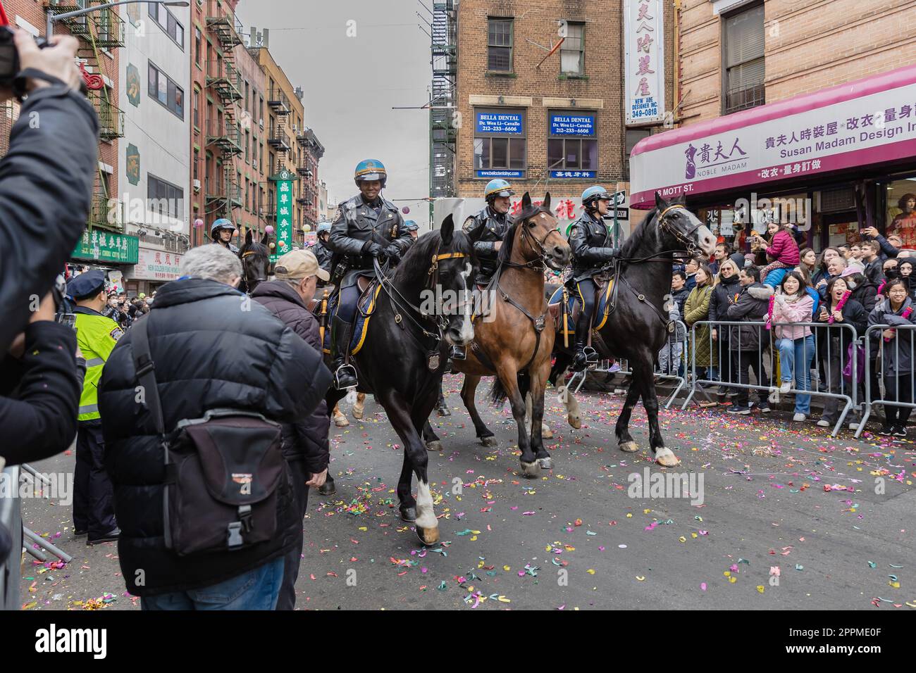 Nypd mounted police hi-res stock photography and images - Alamy