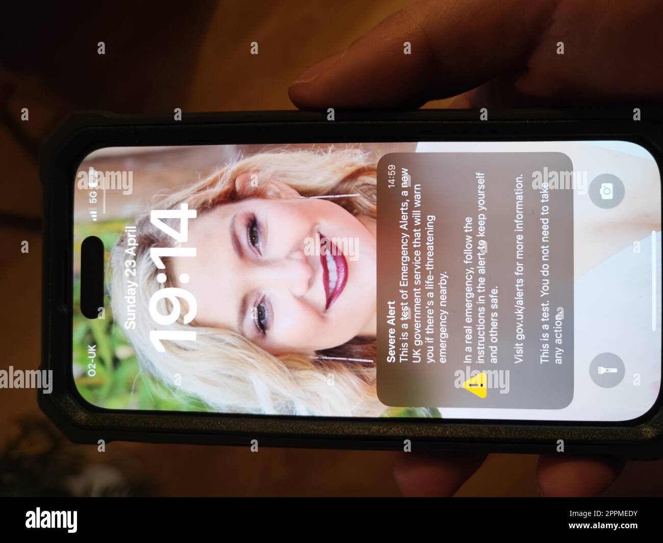 Mobile widget emergency alert hi-res stock photography and images - Alamy