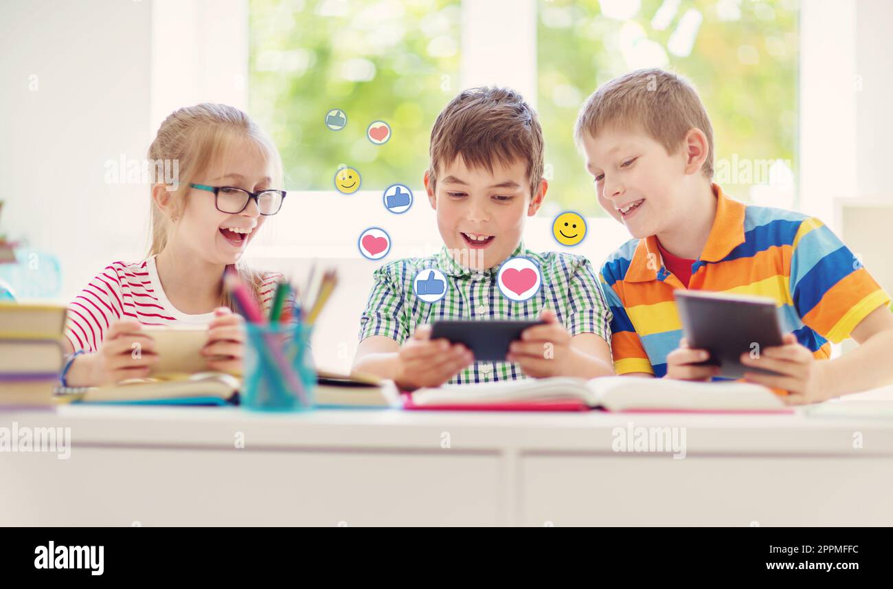 Smart pupils hi-res stock photography and images - Alamy