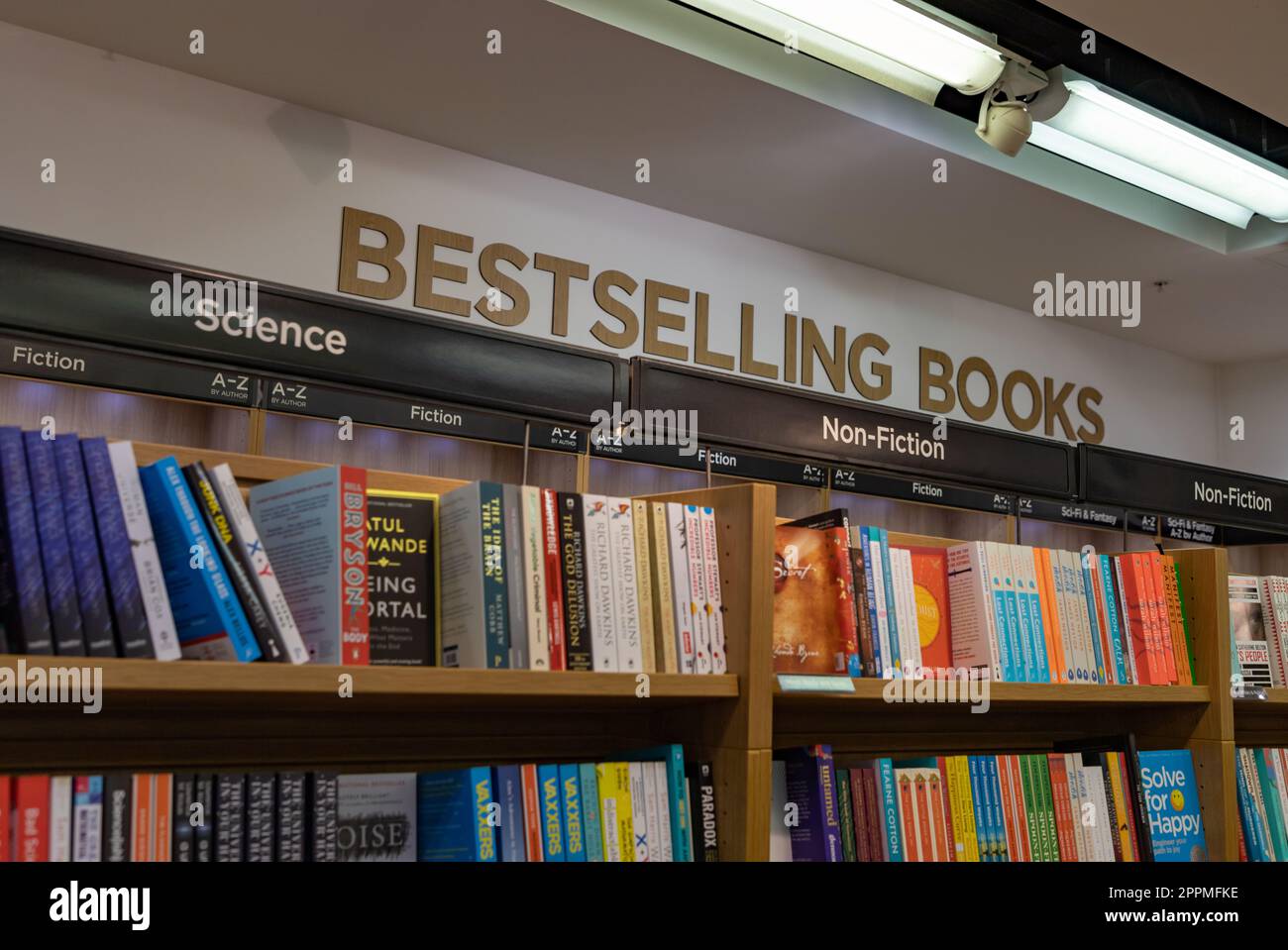 A picture of the bestselling section of a bookstore Stock Photo - Alamy