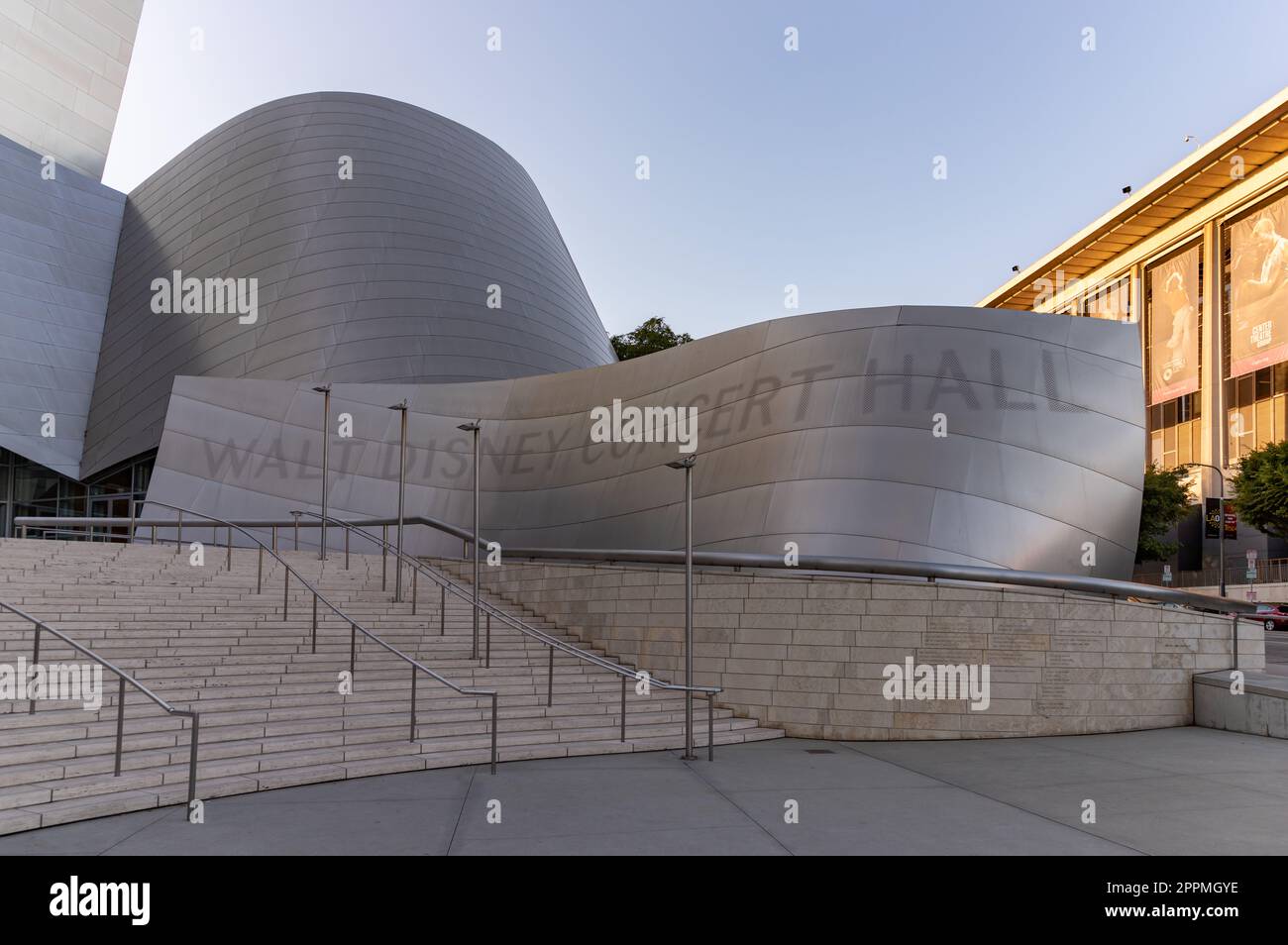 Walt Disney Concert Hall Stock Photo - Alamy