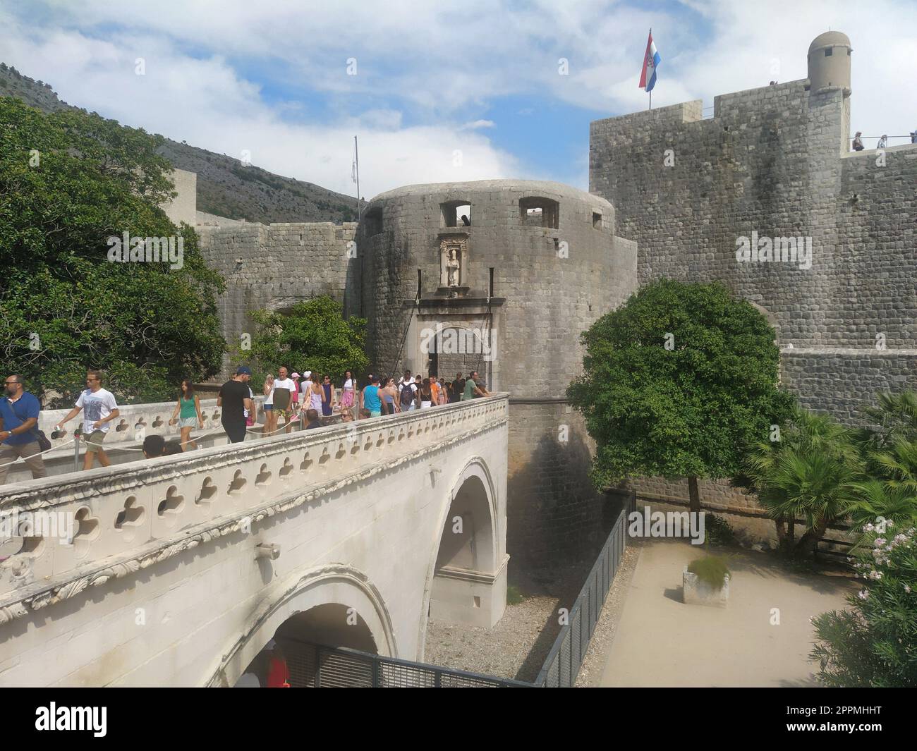 Pile Gate Dubrovnik Croatia August 14 2022 People men and women walk ...