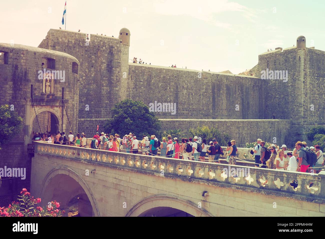 Pile Gate Dubrovnik Croatia August 14 2022 People men and women walk ...