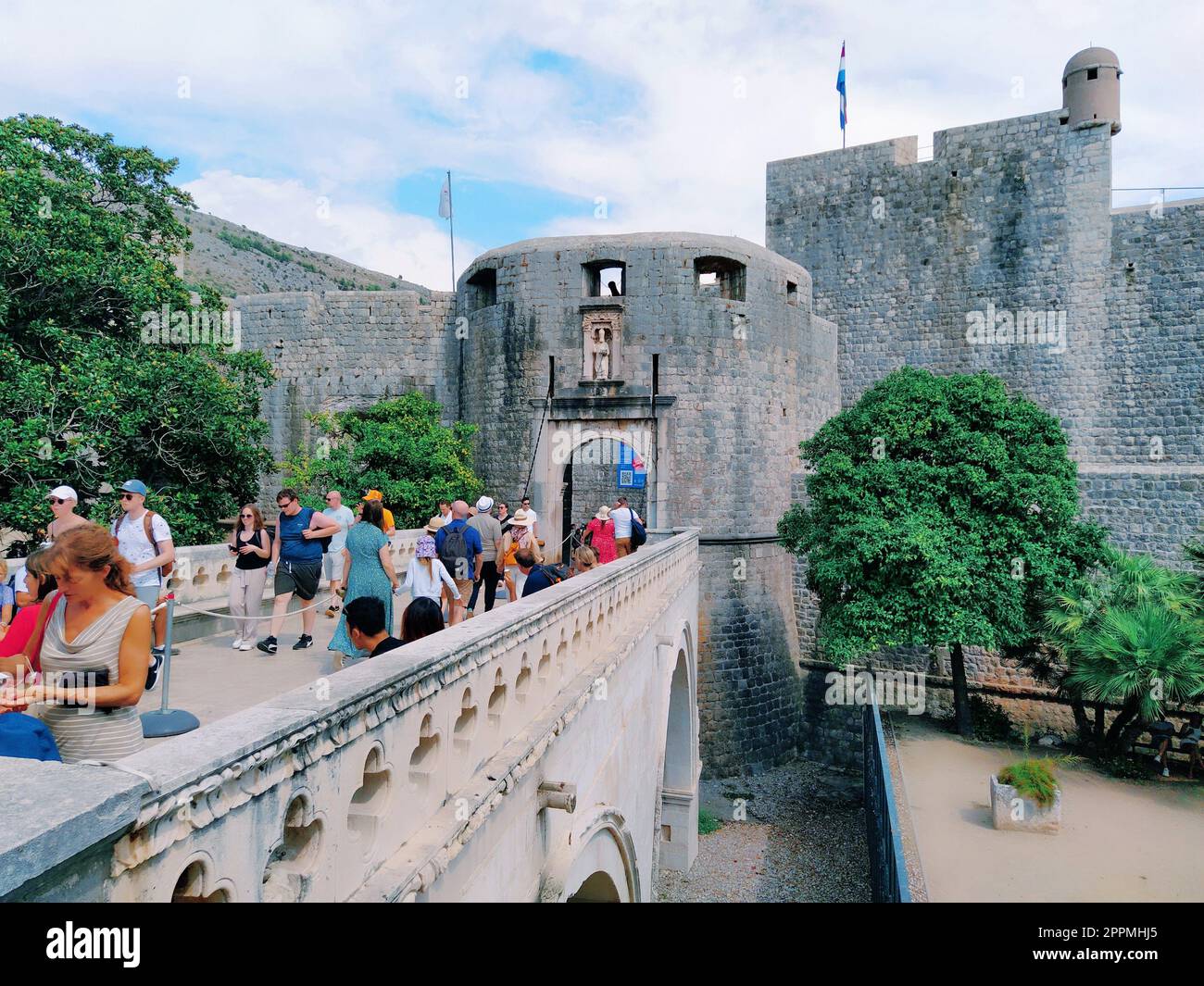 Pile Gate Dubrovnik Croatia August 14 2022 People men and women walk ...