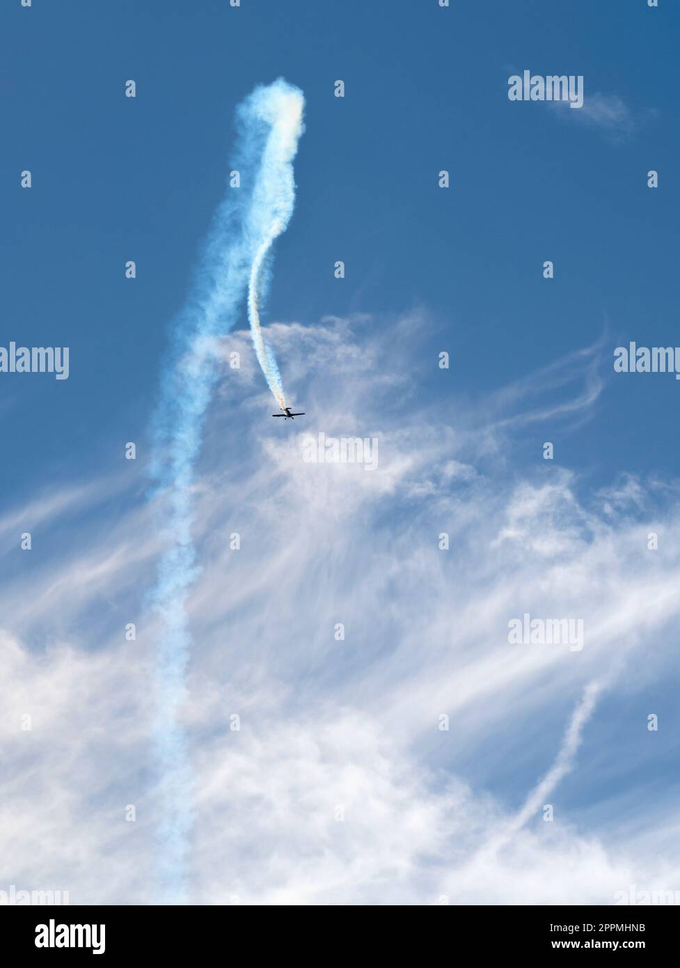 High flying maneuver hi-res stock photography and images - Alamy