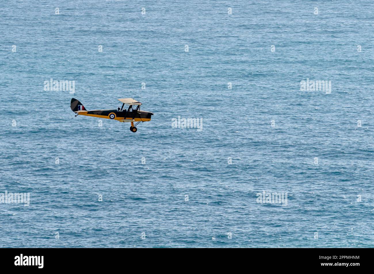 Flying sideways hi-res stock photography and images - Alamy