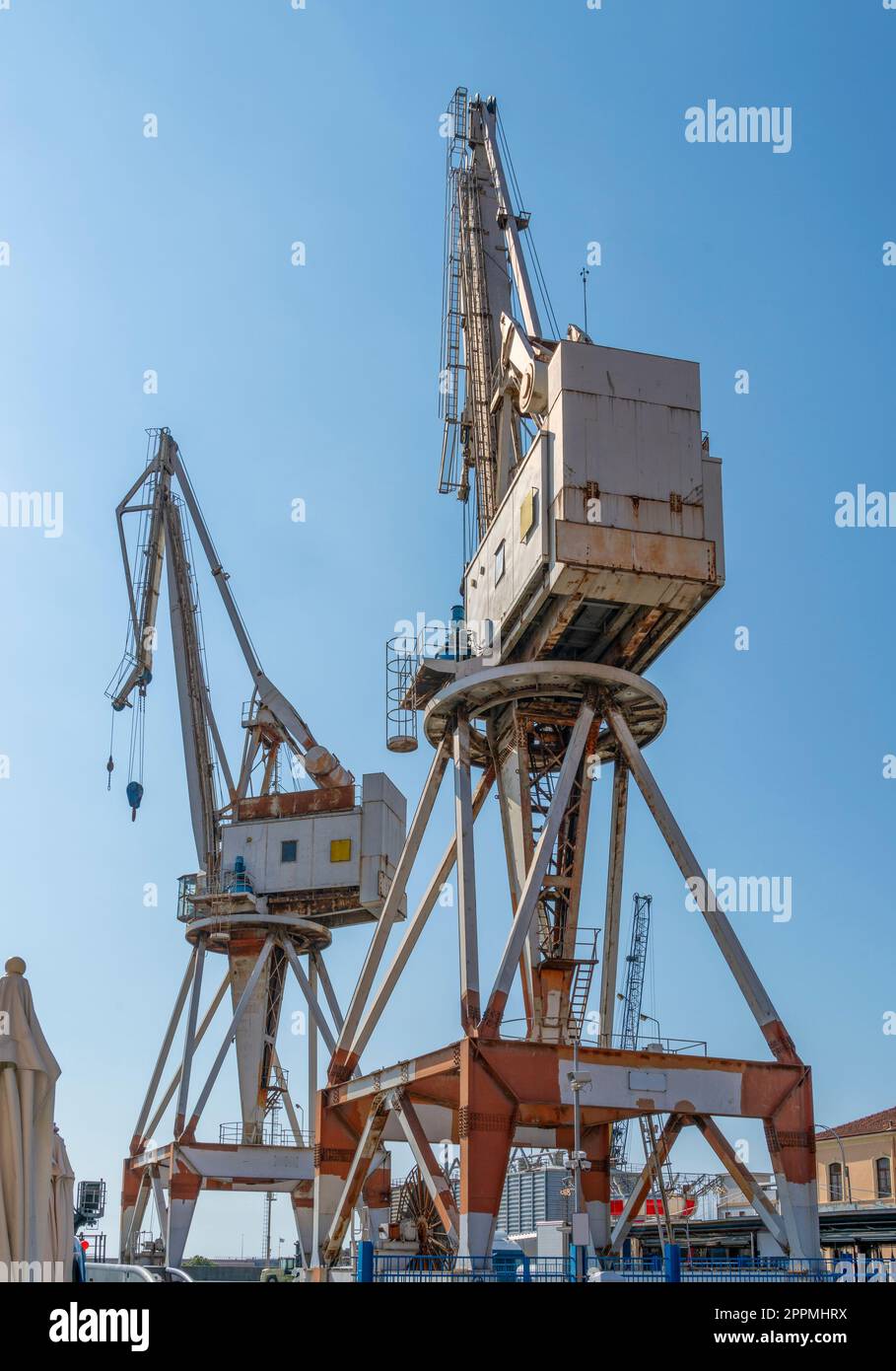 Old dockside building hi-res stock photography and images - Alamy