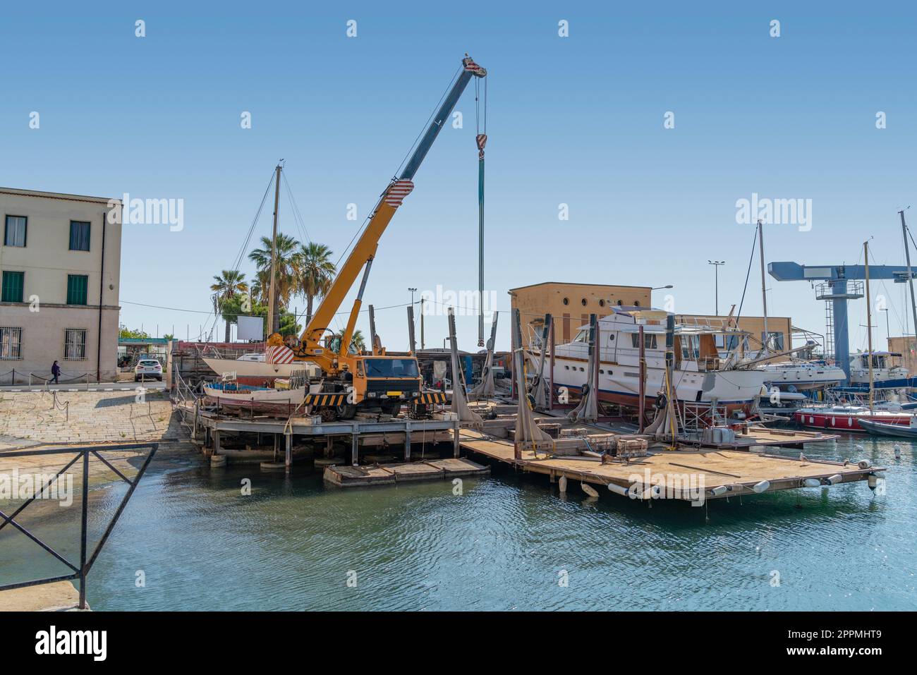 Coastal dockyard hi-res stock photography and images - Alamy