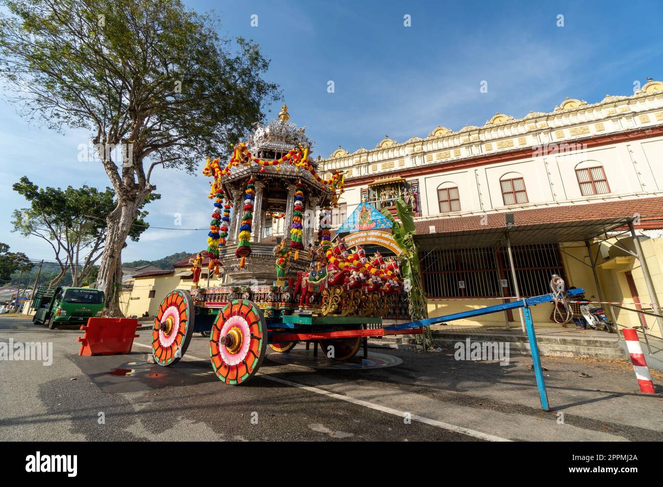 Silver chariot park outdoor of Nattukkottai Chettiar Temple Stock Photo ...