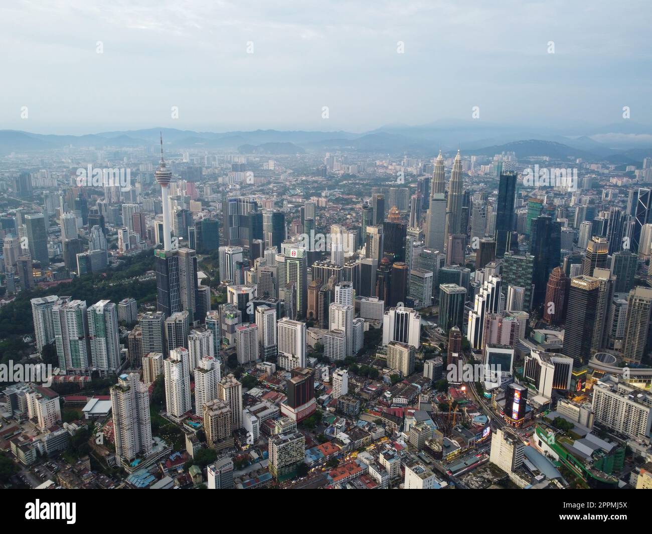 Skyline building hi-res stock photography and images - Alamy