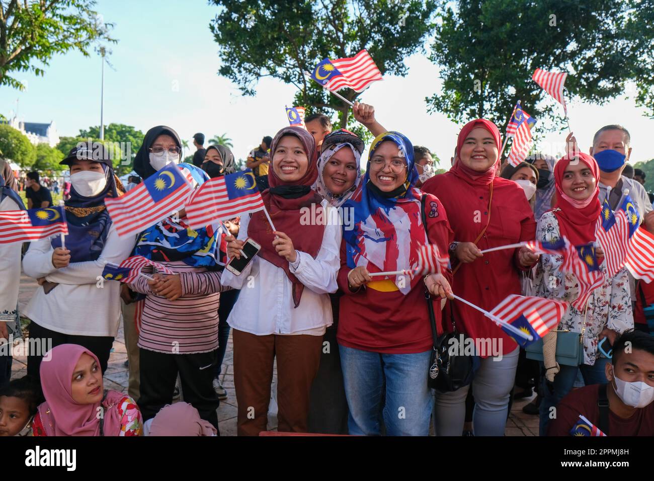 Malaysian raise the Jalur Gemilang Malaysia flag during celebrate ...