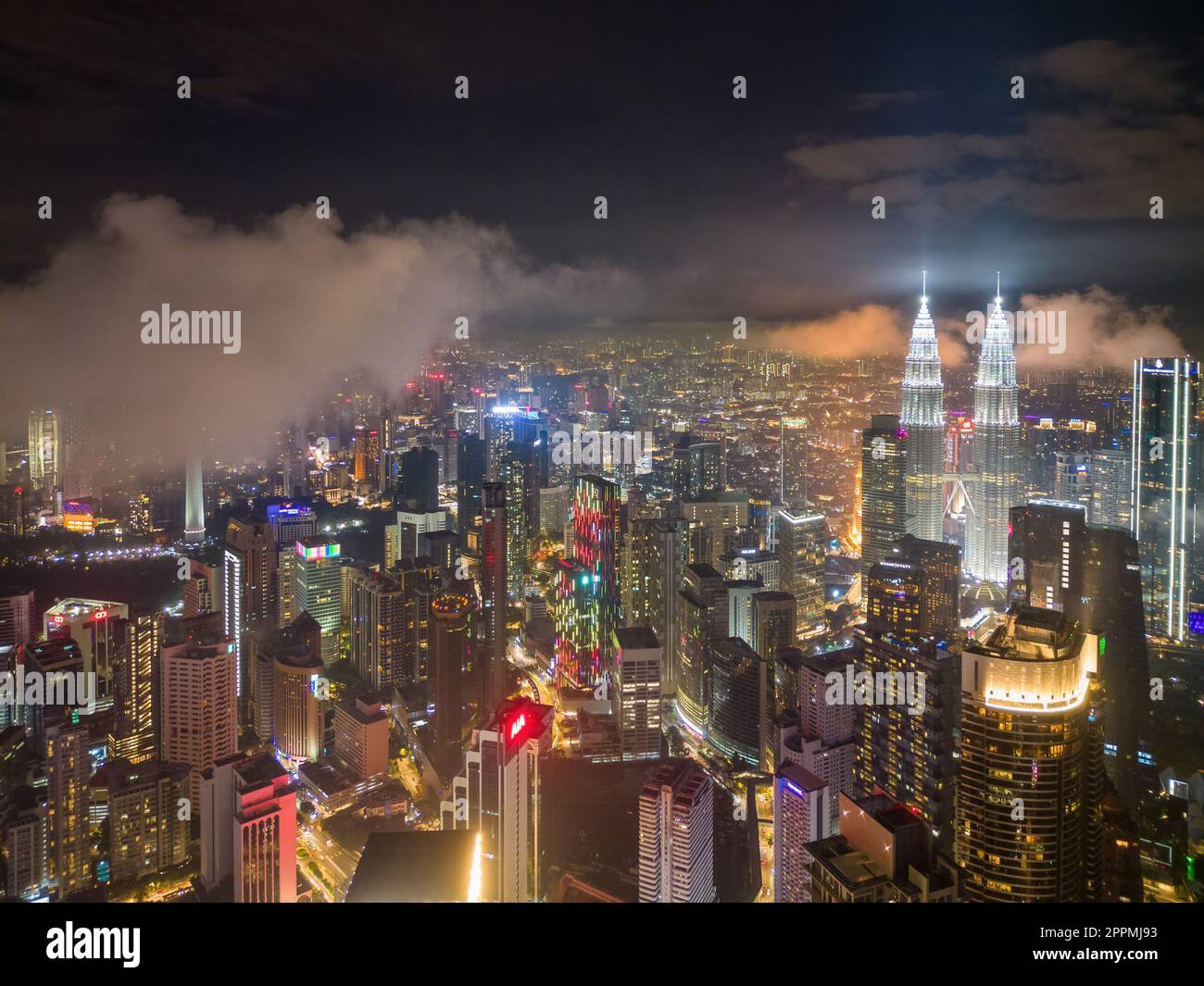 The KLCC twin tower's design and architecture Stock Photo - Alamy