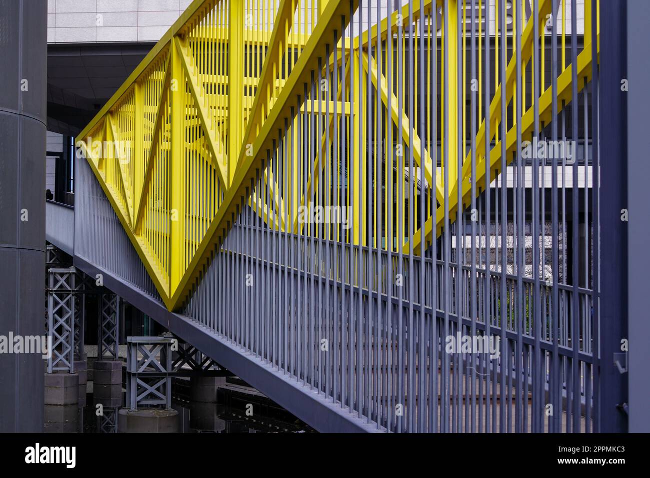 Yellow ramp hi-res stock photography and images - Alamy