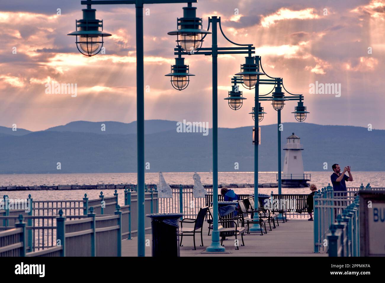 Waterfront lighthouses hi-res stock photography and images - Alamy