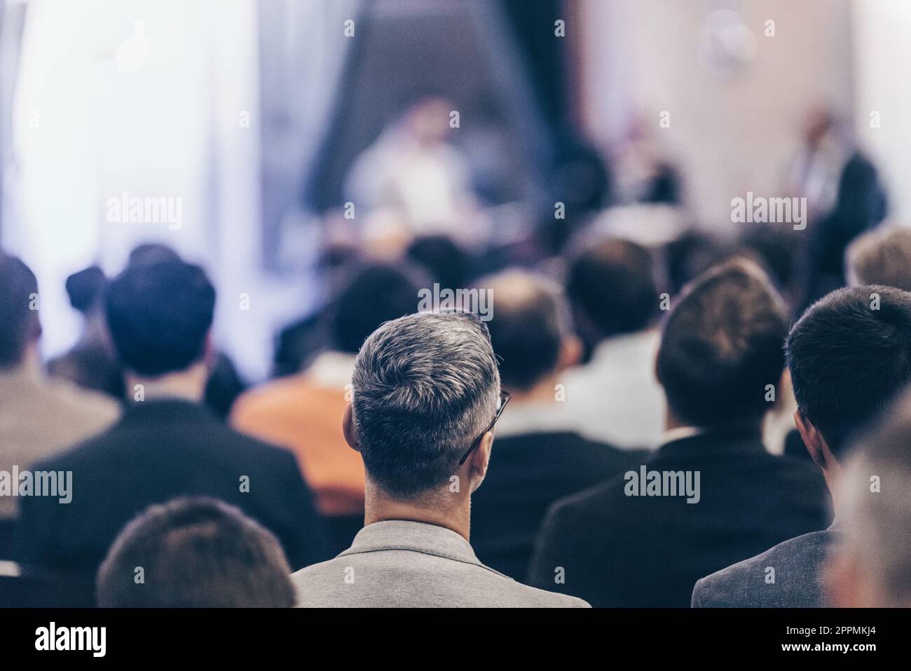 Round table discussion at business conference event Stock Photo - Alamy