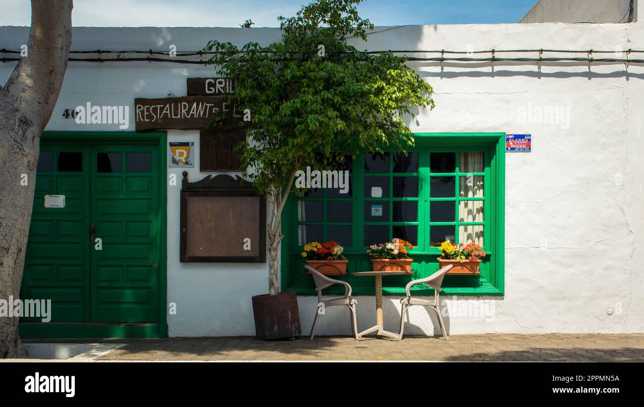 Restaurant outside view hi-res stock photography and images - Alamy