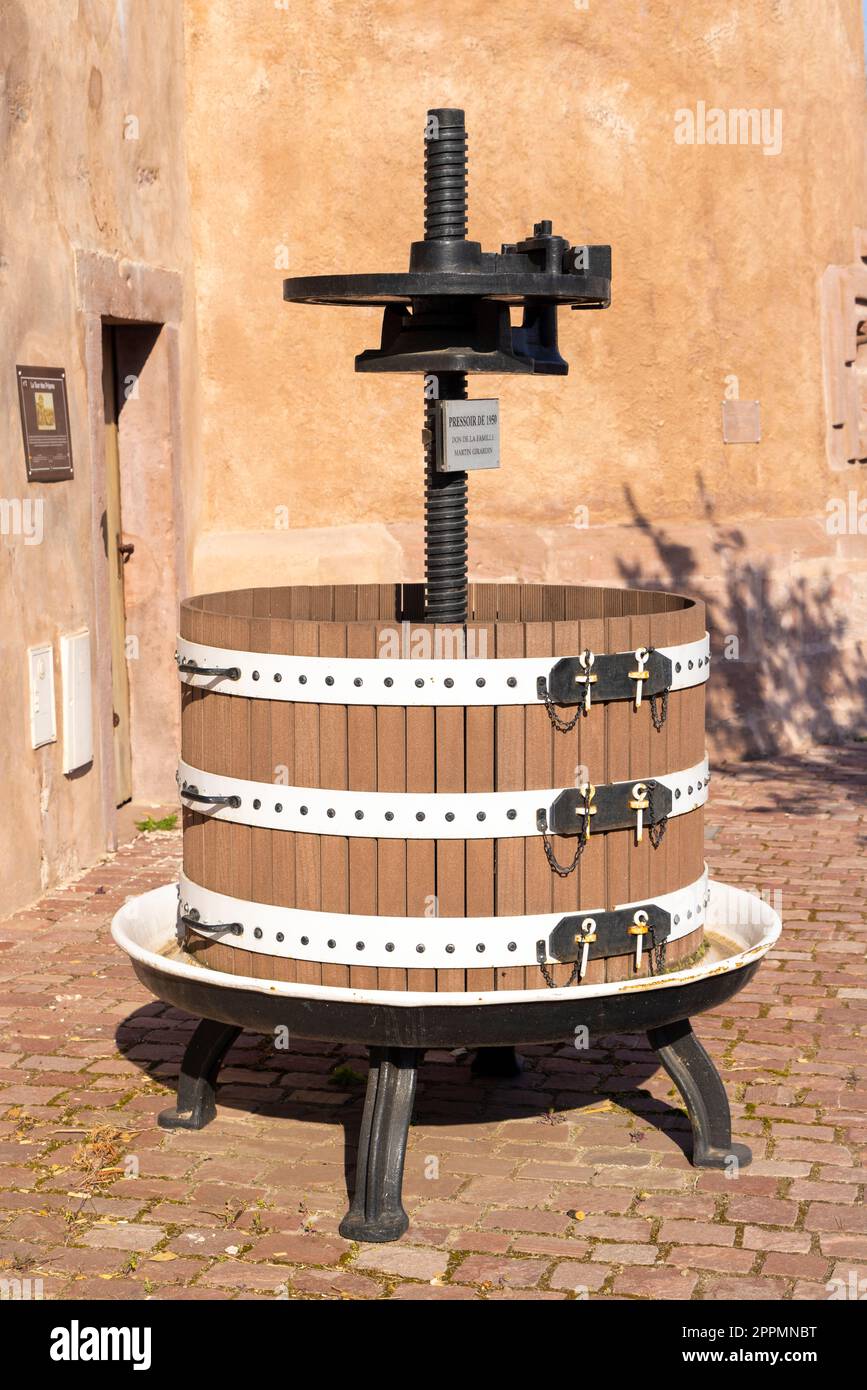 Old screw press hi-res stock photography and images - Alamy