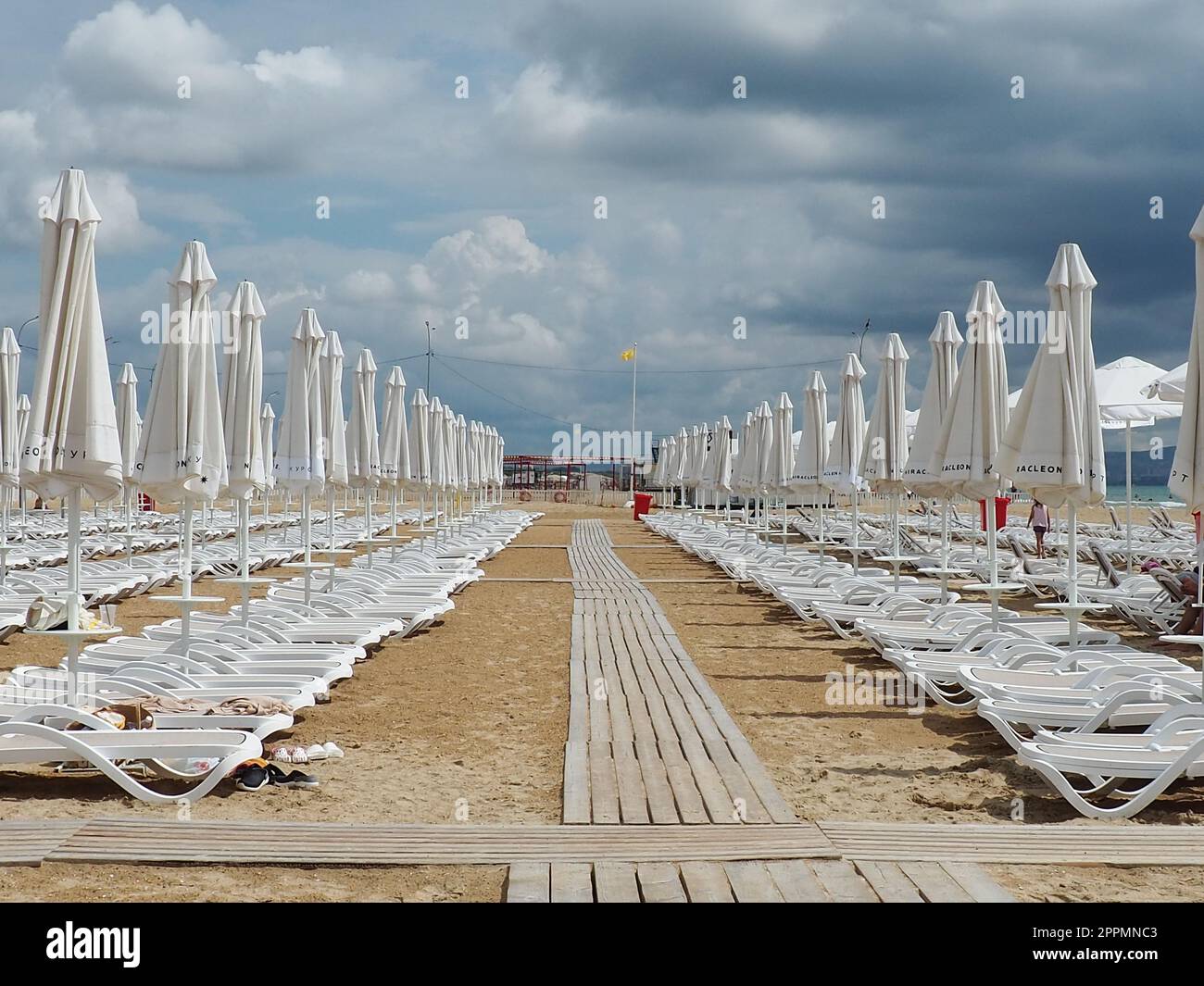 Cloudy sky on sea bad hi-res stock photography and images - Alamy