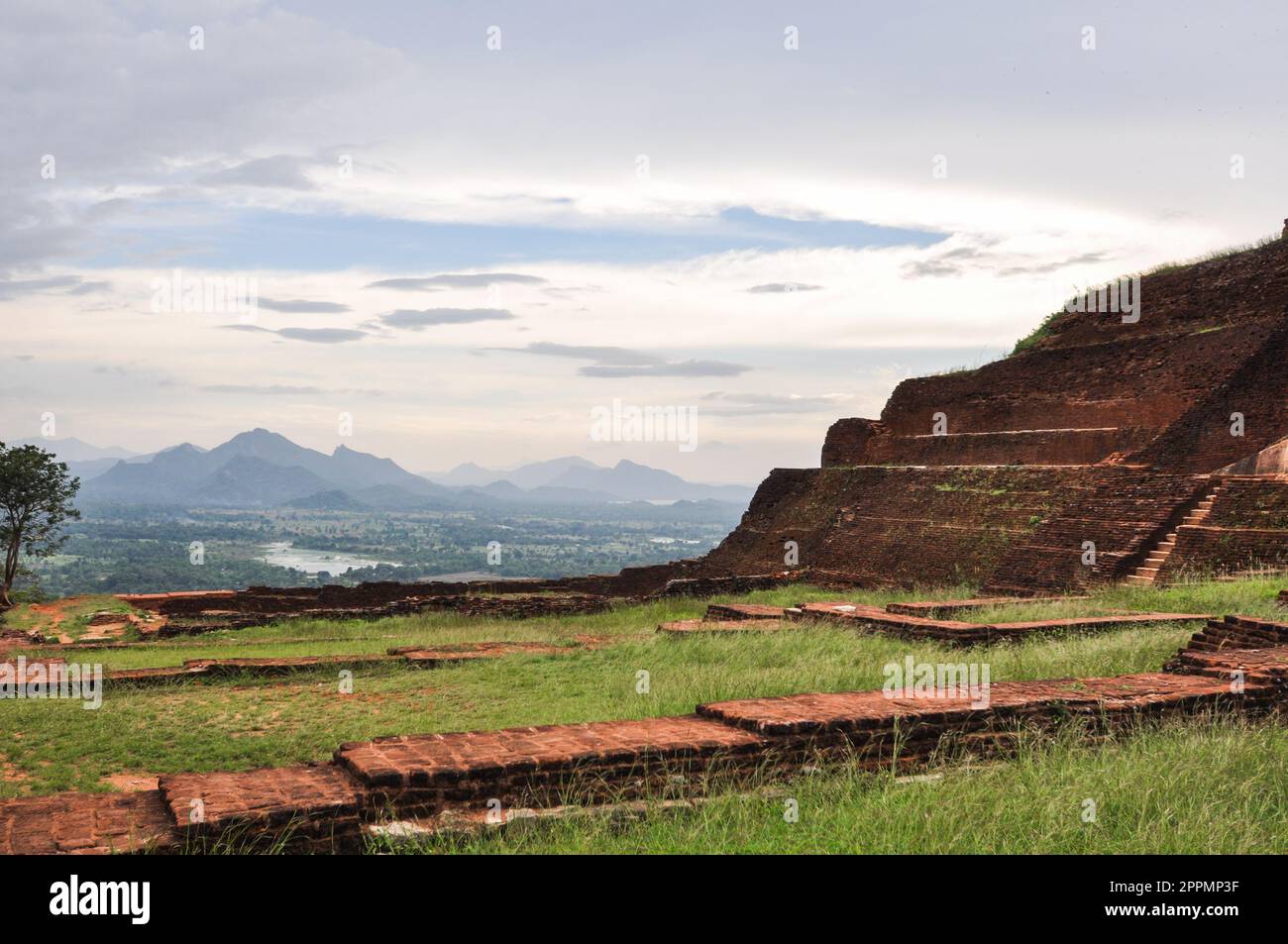 Sigirya rock steps hi-res stock photography and images - Alamy