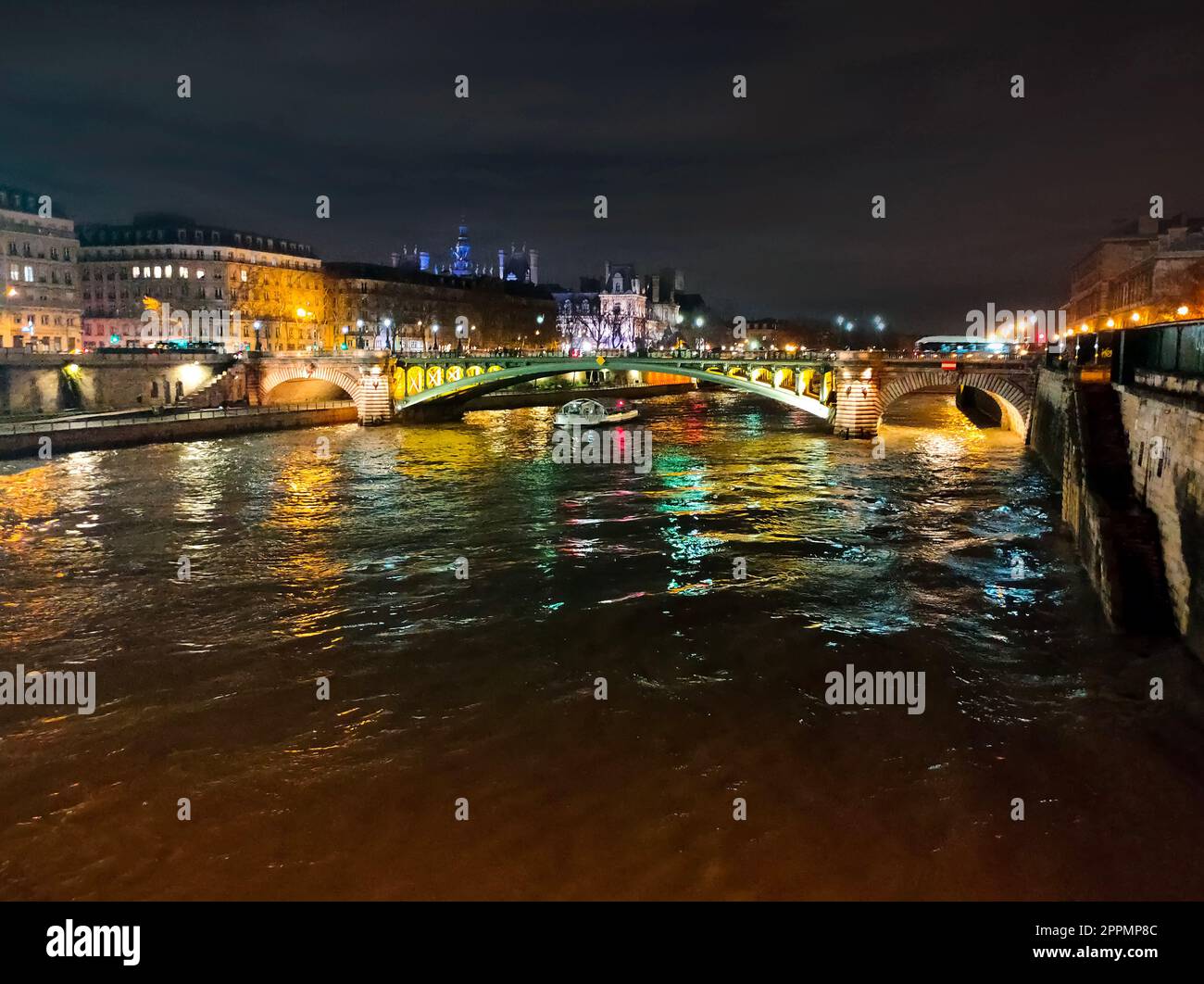 Tourist scenic cruising boat hi-res stock photography and images - Alamy