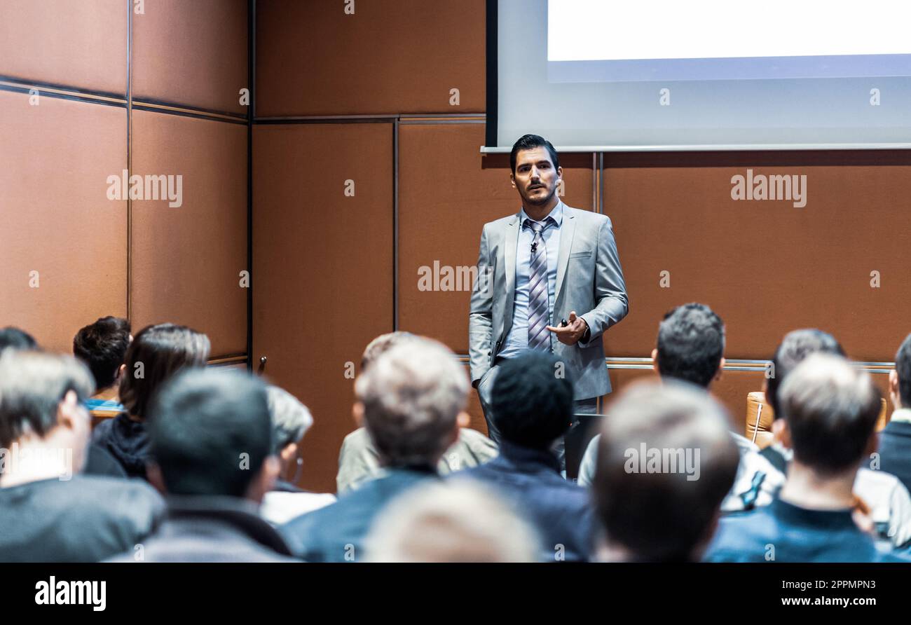Businessman giving pitch meeting hi-res stock photography and images ...