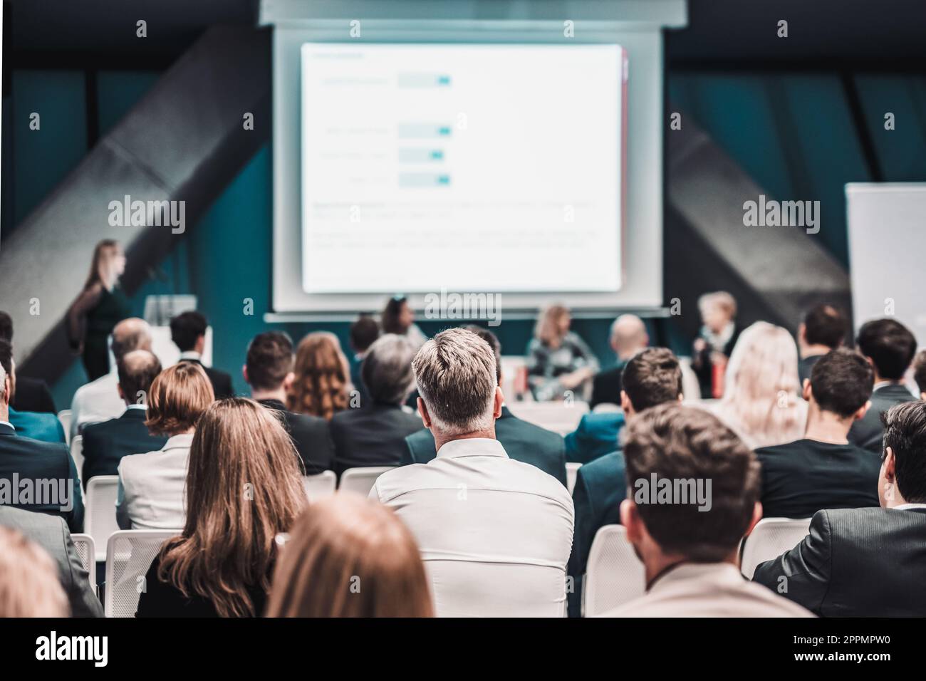 Round table conference hi-res stock photography and images - Alamy