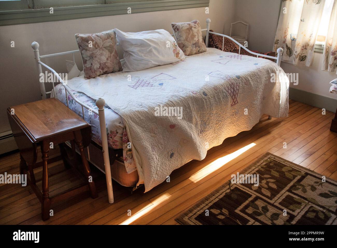 Depressing room hi-res stock photography and images - Alamy