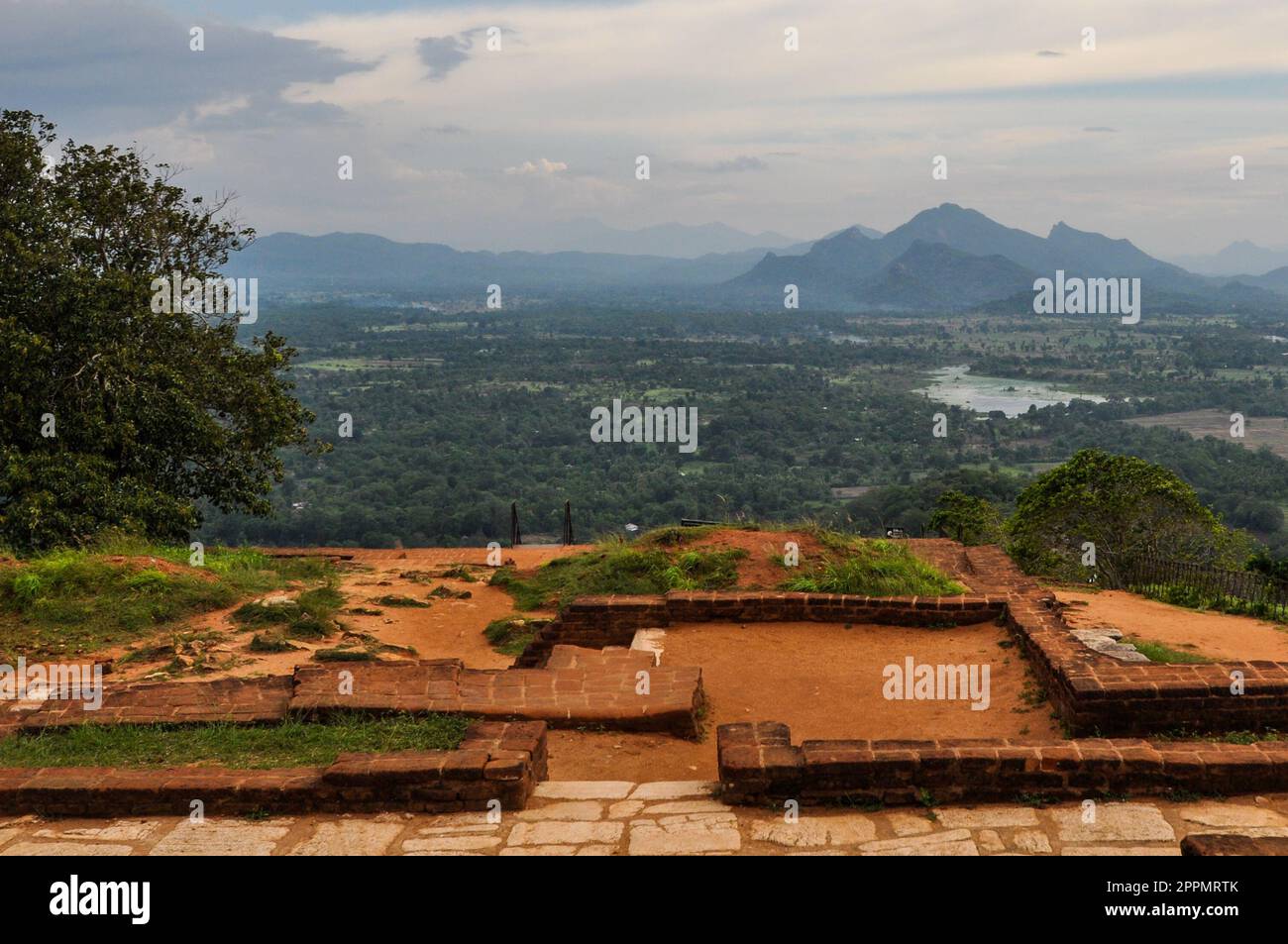 Sigirya rock steps hi-res stock photography and images - Alamy