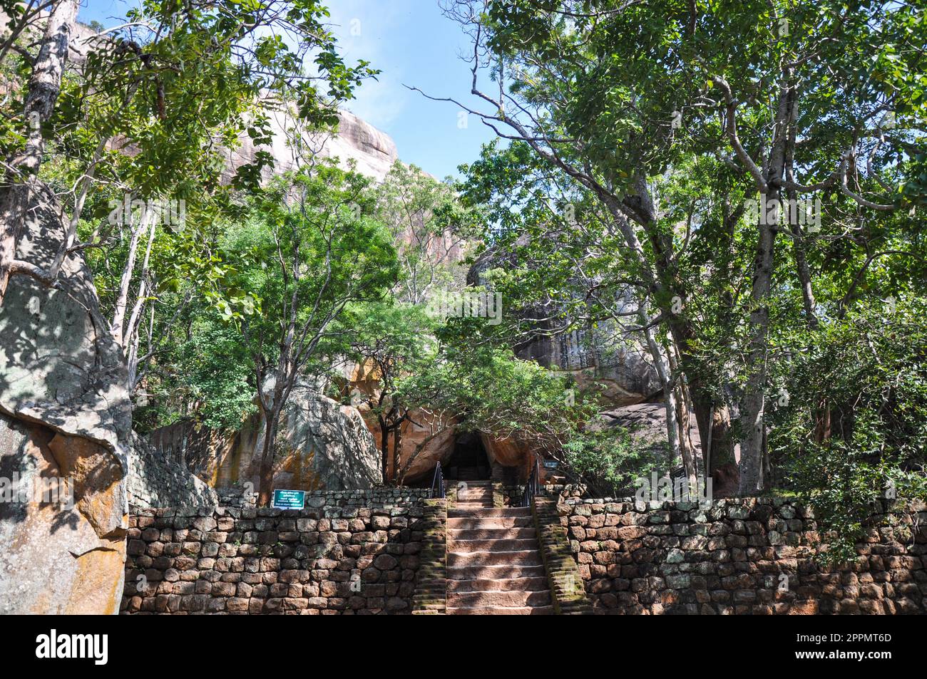 Sigirya rock steps hi-res stock photography and images - Alamy