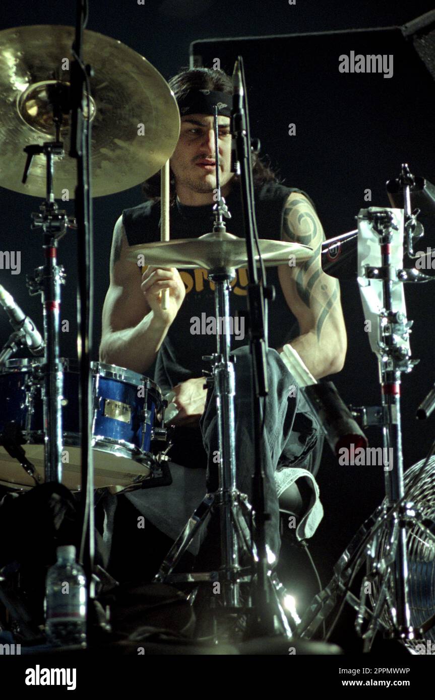 Milan Italy 2000-02-18 : The band Rage Against the Machine at the Forum ...