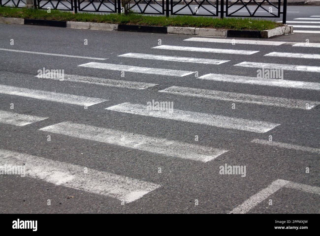 Downtown pedestrian movement hi-res stock photography and images - Alamy