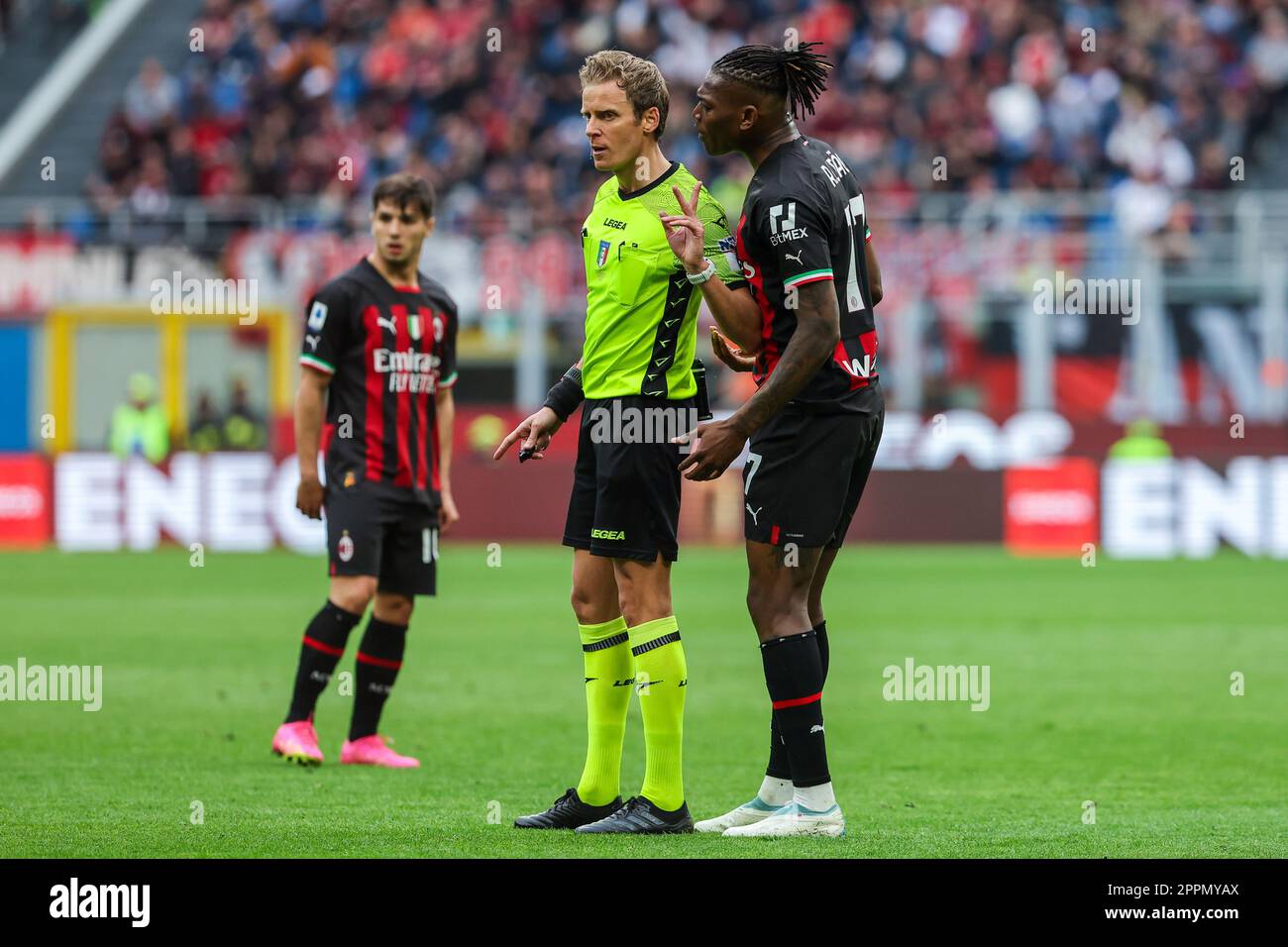 Rafael Leao of AC Milan protests with Referee Daniele Chiffi during ...