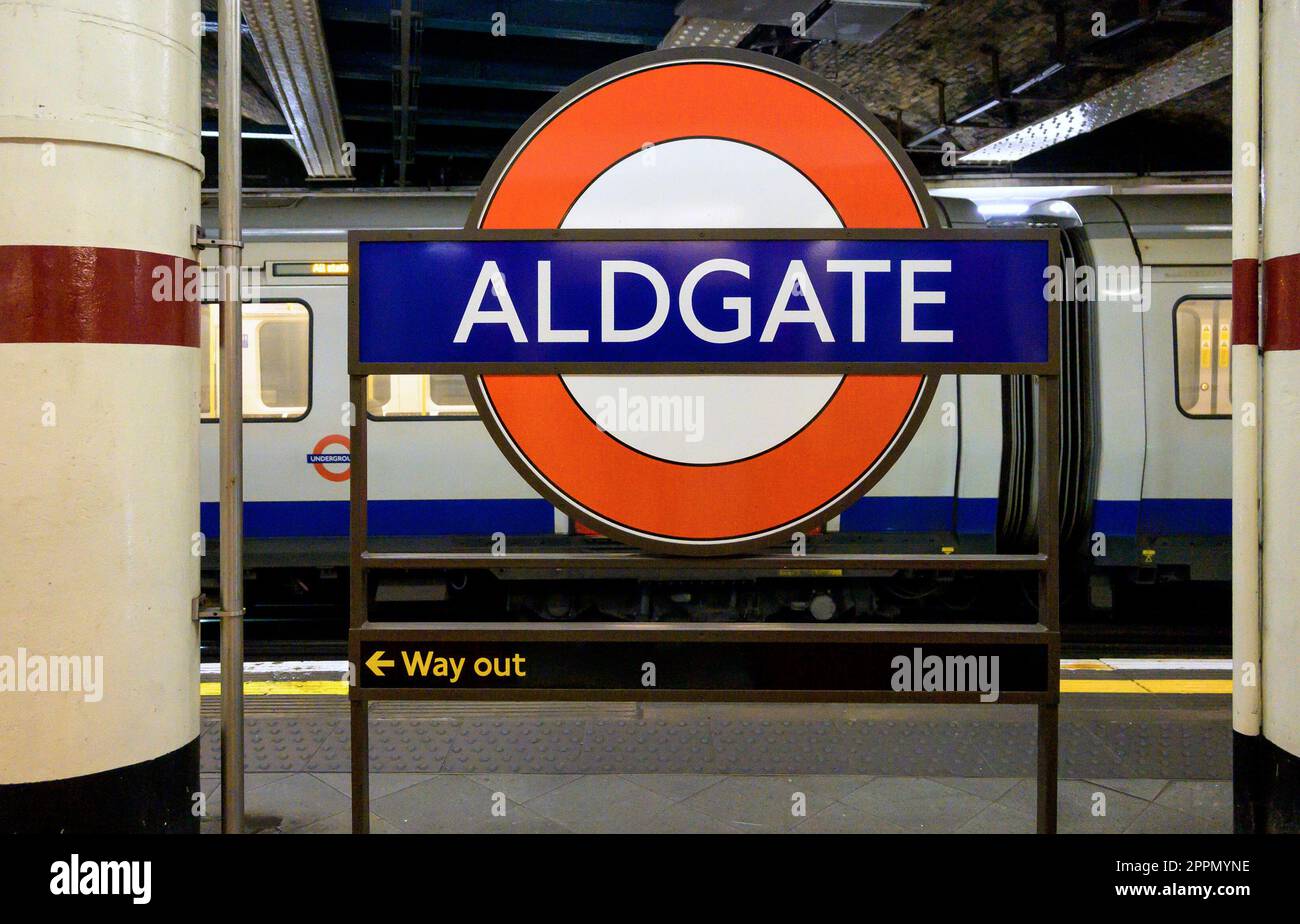 London, England, UK. Aldgate underground station platform Stock Photo ...