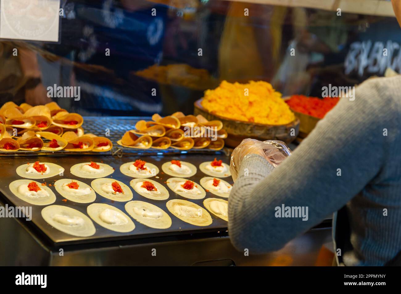 Making thai crispy pancake hi-res stock photography and images - Alamy