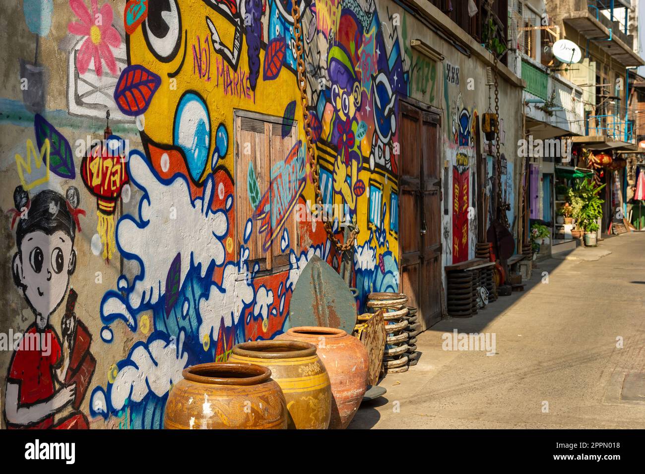 Street art in Talat Noi, Bangkok, Thailand Stock Photo - Alamy