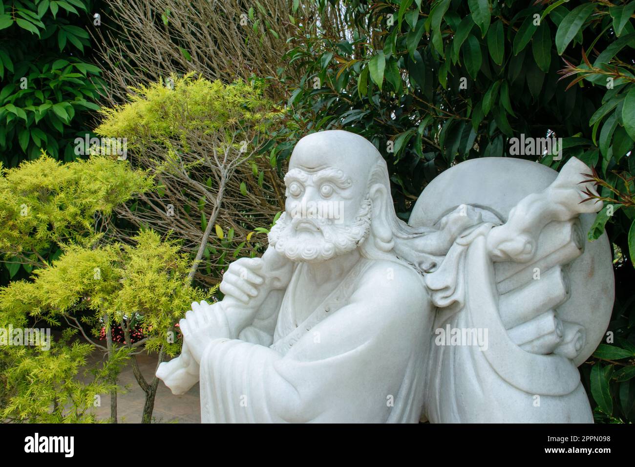 Ancient white monk statue in Chinese temple wat Hyua Pla Kang Stock ...