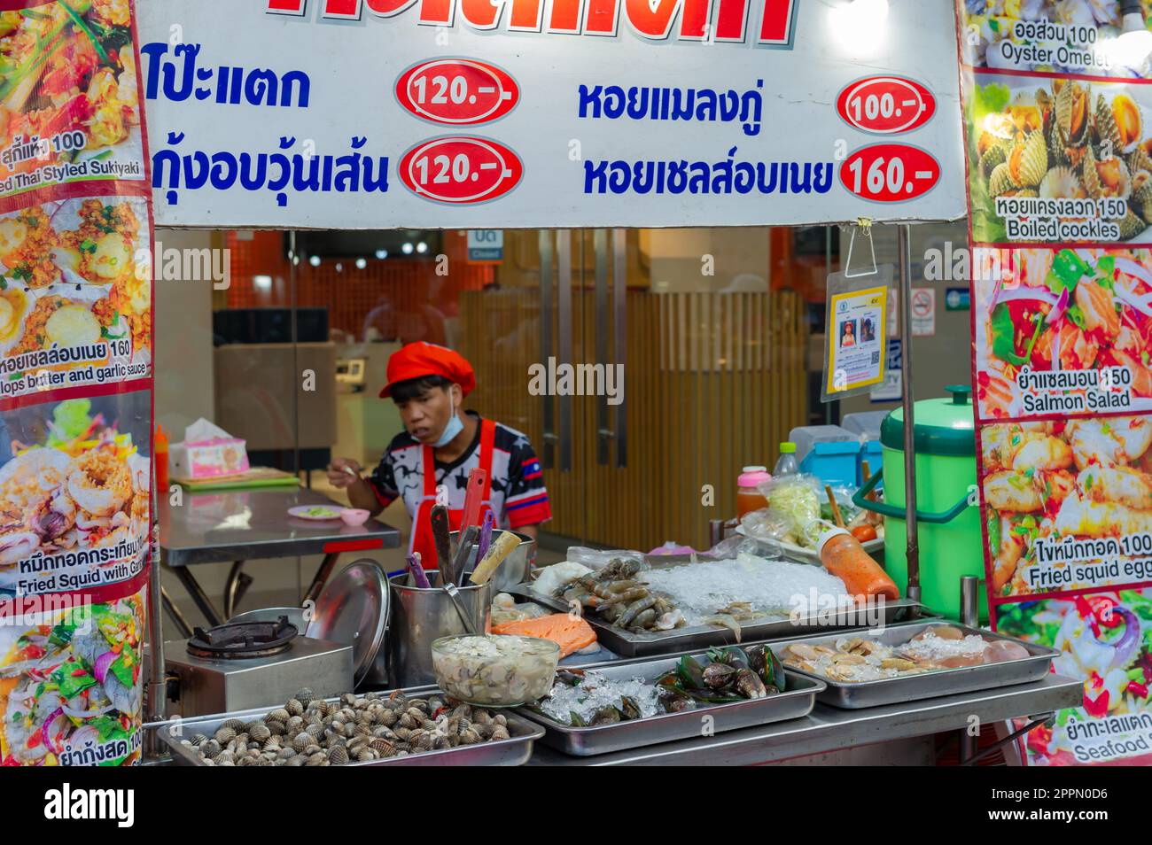 Street food vendors at Bangkok Chinatown Street Market Stock Photo - Alamy