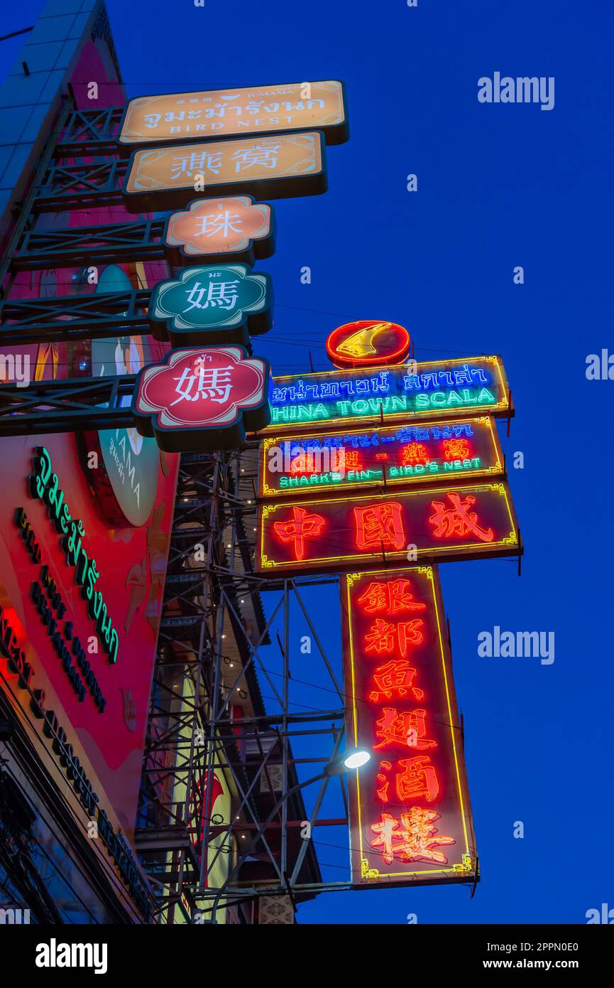 Neon signs at Bangkok Chinatown Street Market Stock Photo - Alamy