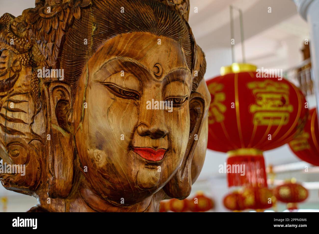 Wat hyua pla kang statue hi-res stock photography and images - Alamy