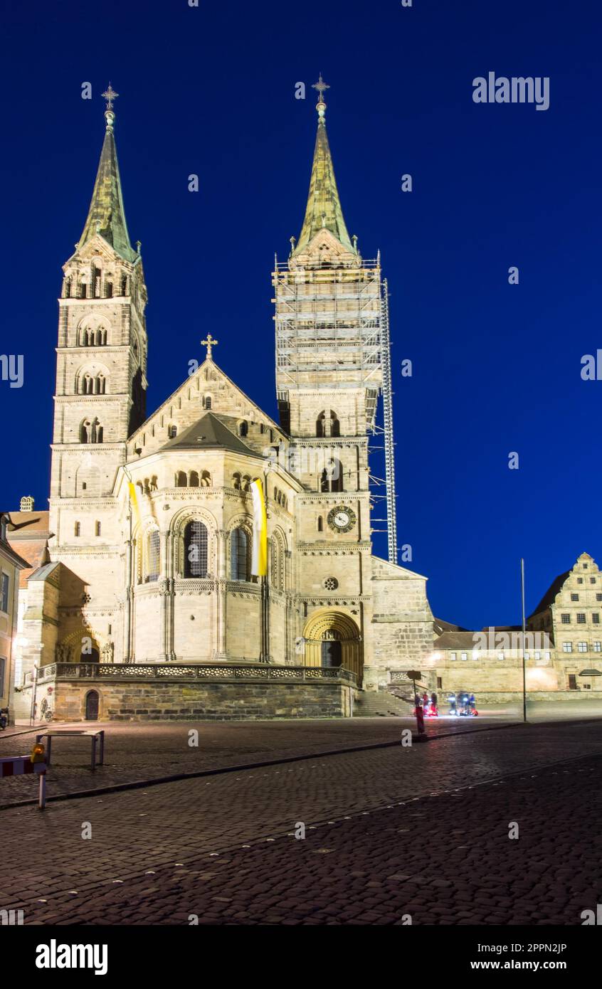 Illuminated cathedral of Bamberg at night Stock Photo - Alamy