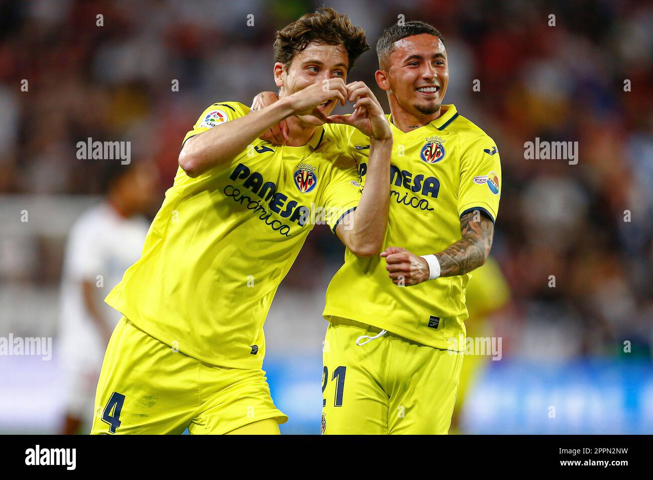 Pau Torres, Yeremy Pino of Villarreal during the La Liga match between ...